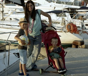 Tea Teodorescu, vocea feminina de la Morning ZU: o mamica super cool ...